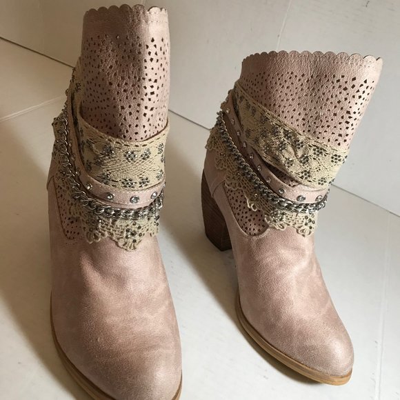 Shoes | Ladies Light Beige Boots Size 8 Lovely Decoration | Poshmark